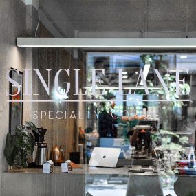 แนะนำ 8 คาเฟ่ สุดคูล น่านั่งชิล ย่าน BTS สถานี พระโขนง อ่อนนุช 2568